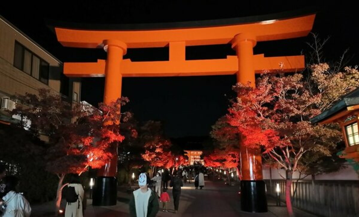 ''oinari-san light-up'' at fushimi inari taisha shrine in kyoto to ...