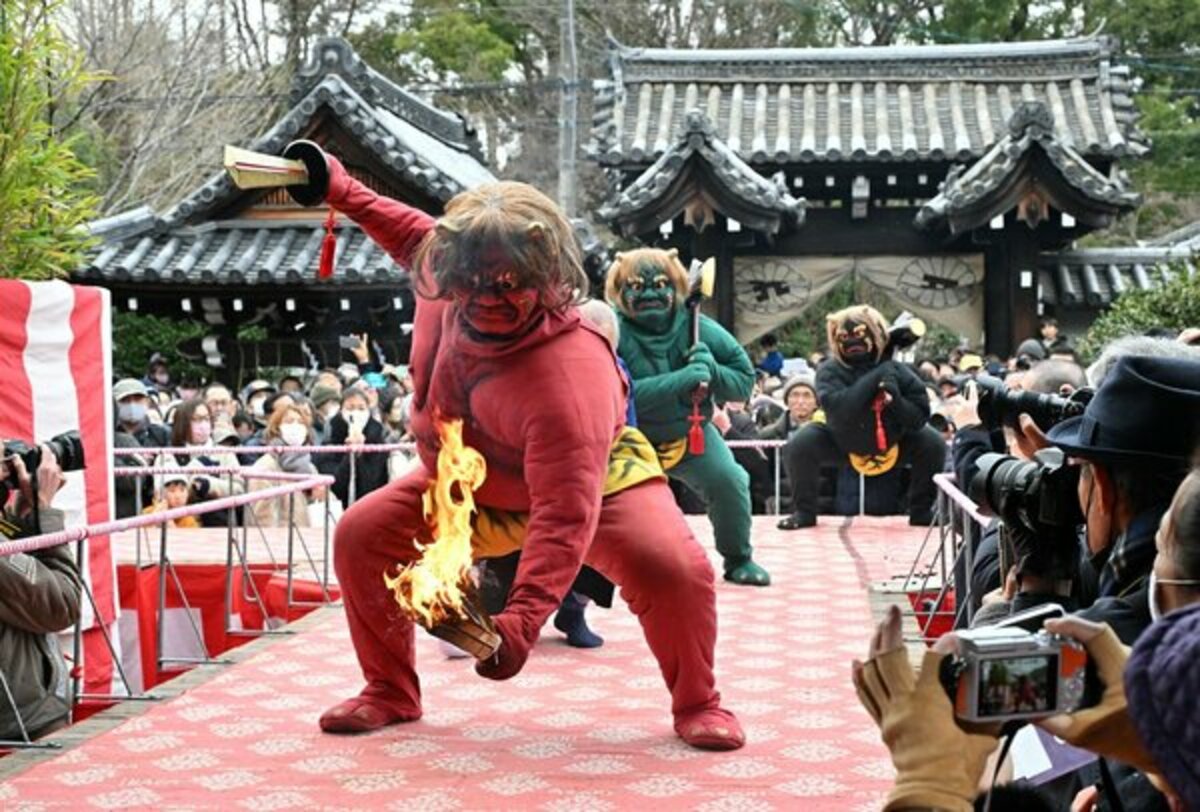 A funeral ceremony was held at rozanji temple in kamigyo ward, kyoto ...