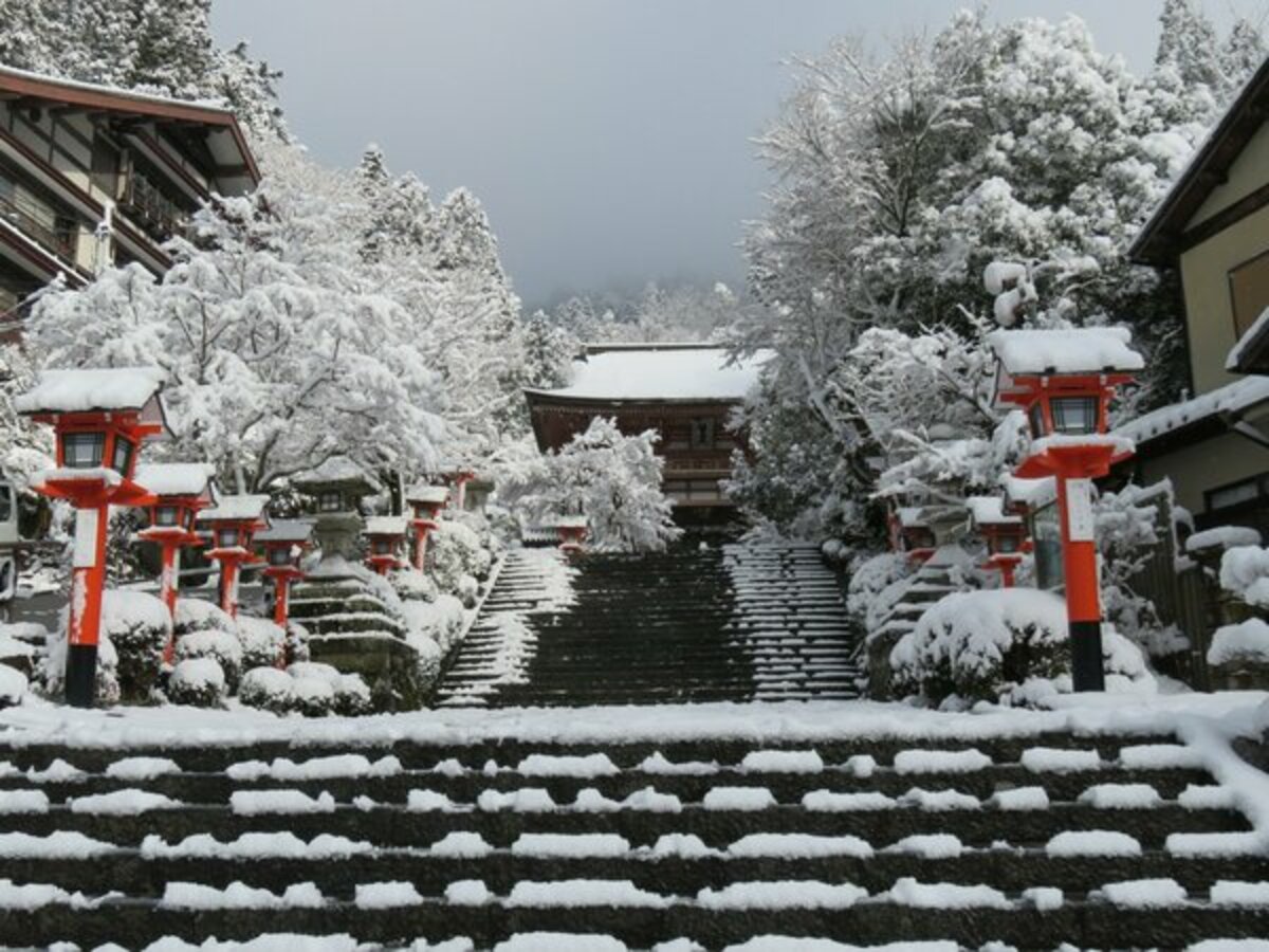 It's snowing in kyoto city. snow falls on the nose of the tengu statue ...