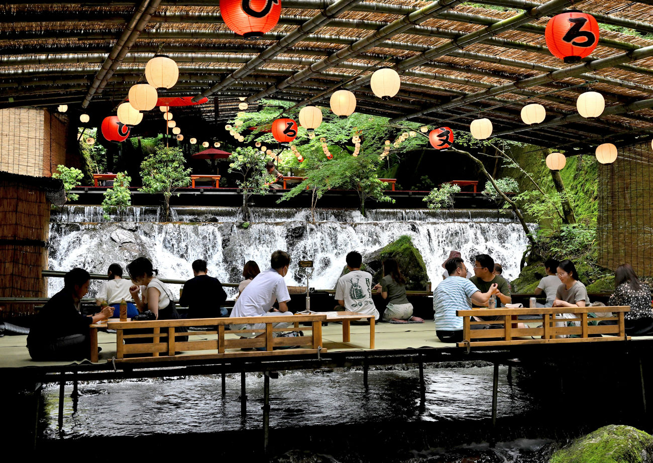 Kibune no kawadoko (sakyo ward, kyoto city) natural cooler oh happiness ...