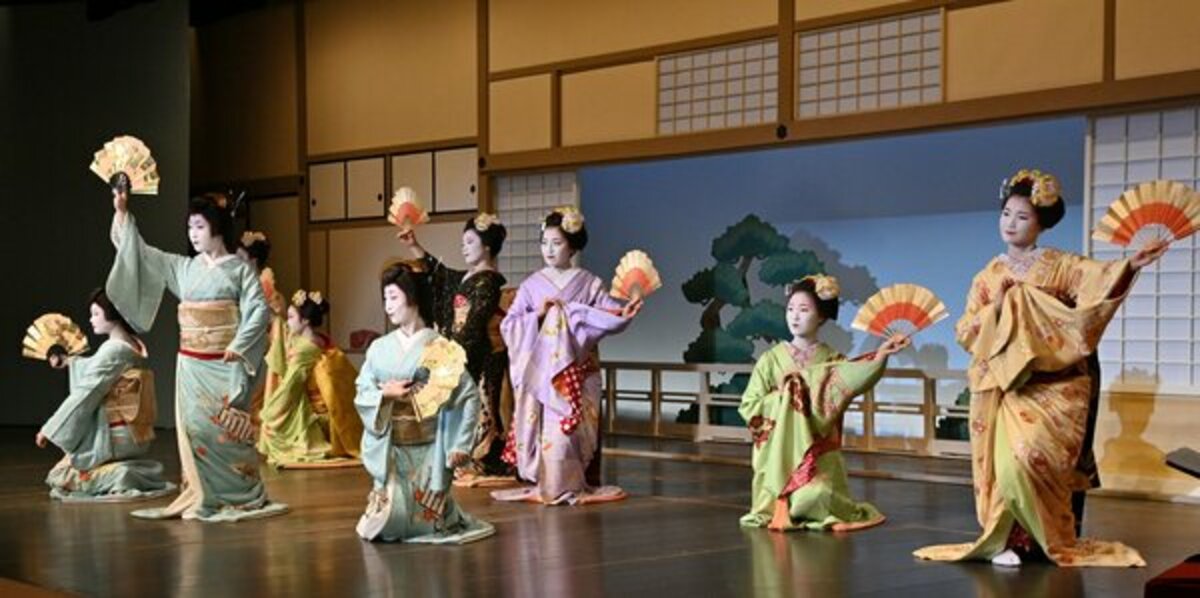 The autumn performance "suimeikai" in kyoto's pontocho opens on october ...