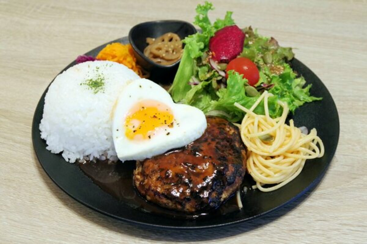 A hawaiian-inspired cafe opens in central kyoto prefecture. its ...