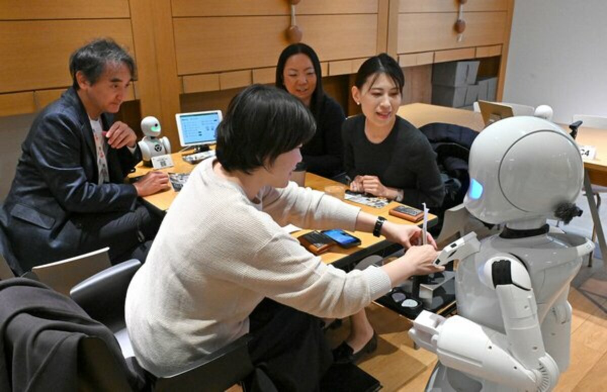 Kyoto's first cafe where remote-controlled "alter ego robots" work ...