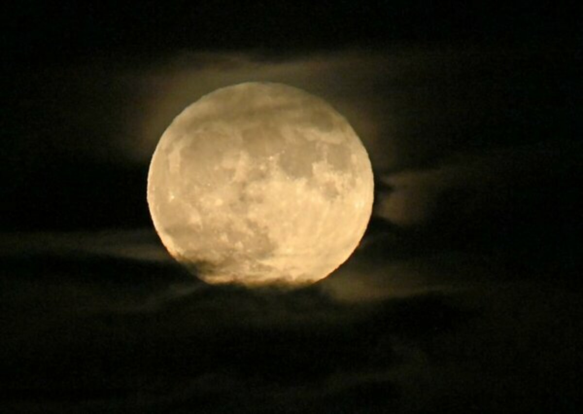 A "super blue moon" shines in the night sky over kyoto and shiga ...