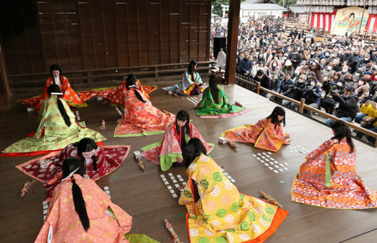 Karuta beginner's ceremony at yasaka shrine in higashiyama ward, kyoto ...