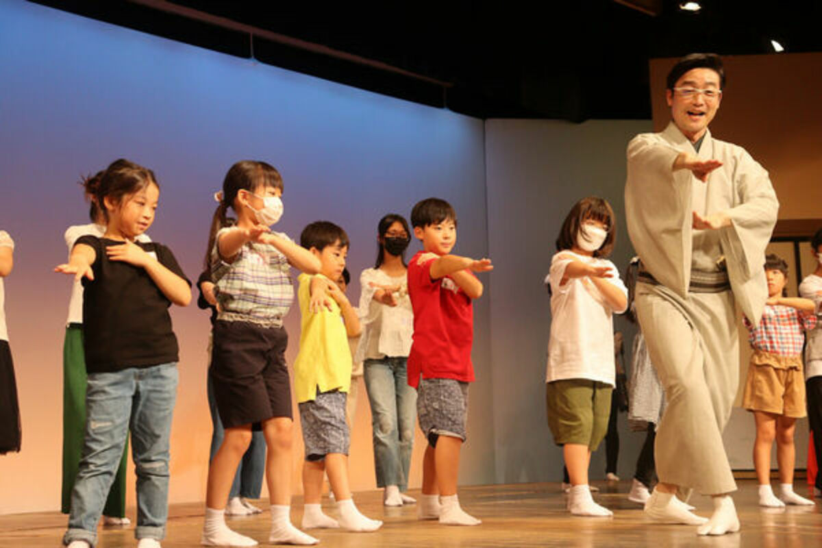 "hanamachi experience" at kyoto's pontocho kaburenjo. children ...