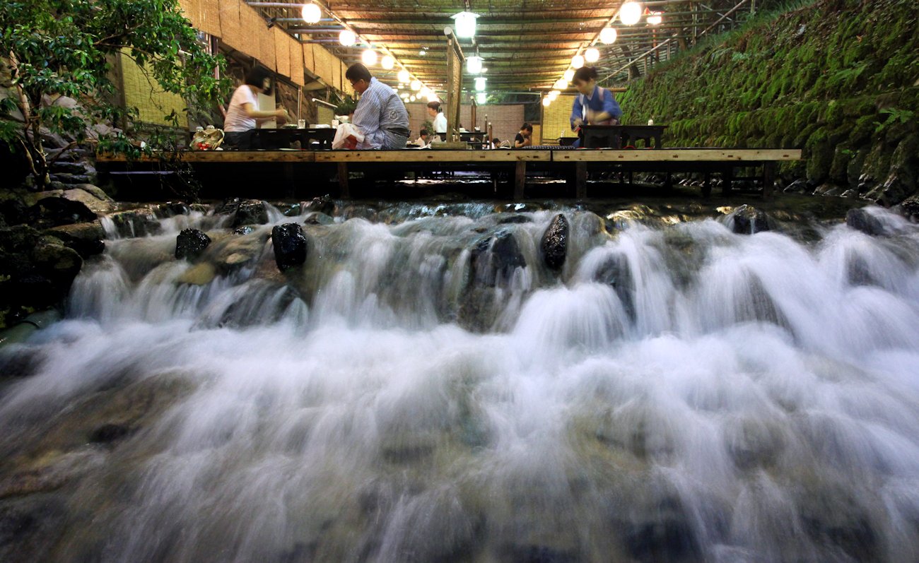 Kibune, a cool spot in kyoto, has clear streams and gourmet food,old ...